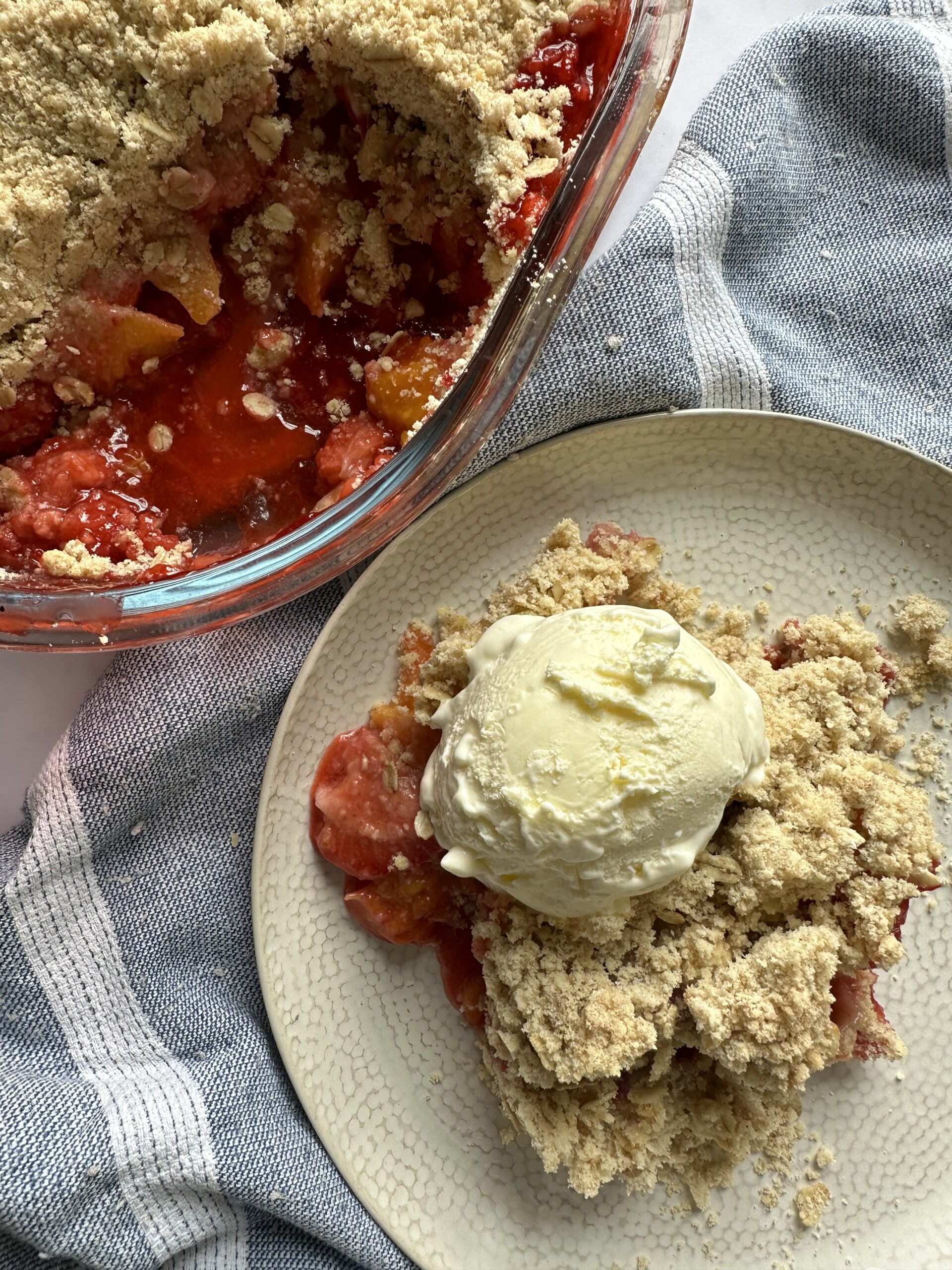 'Grab and Cook' Strawberry Peach Crumble Crisp - The Batch Lady